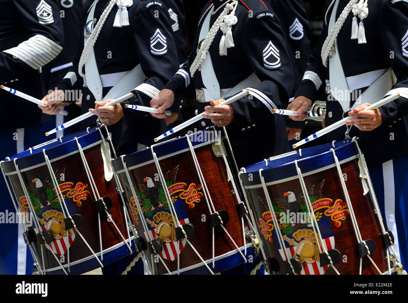 New York, June 13. 14th June, 1775. Drum Corps members attend United ...