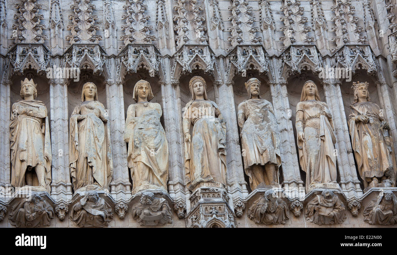 Brussels grand place statues hi-res stock photography and images - Alamy