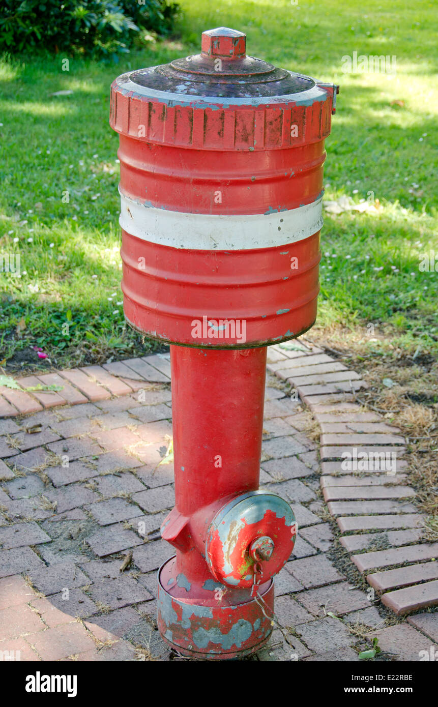 Fire hydrant open sprinkler hi-res stock photography and images - Alamy