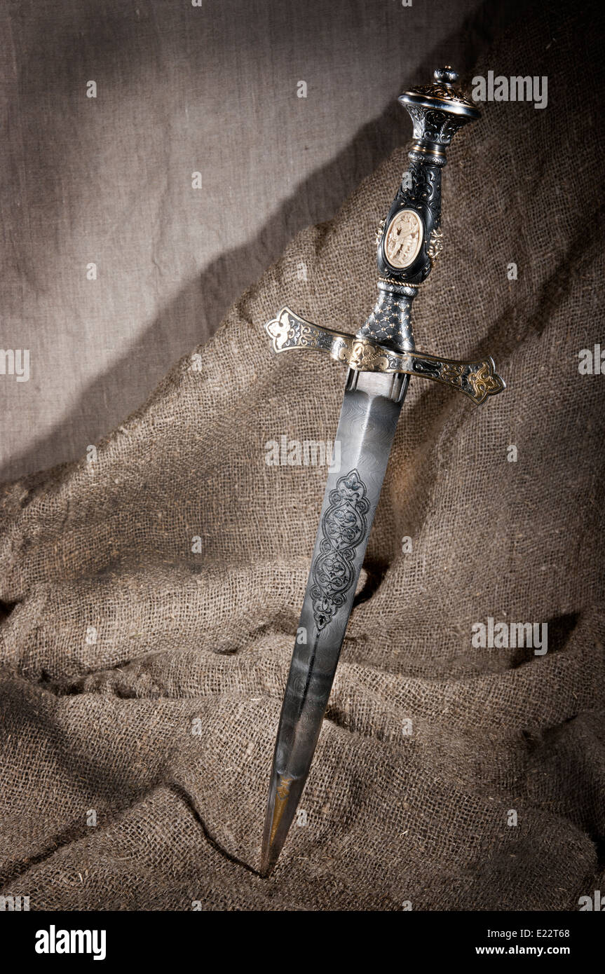 Medieval dagger hi-res stock photography and images - Alamy