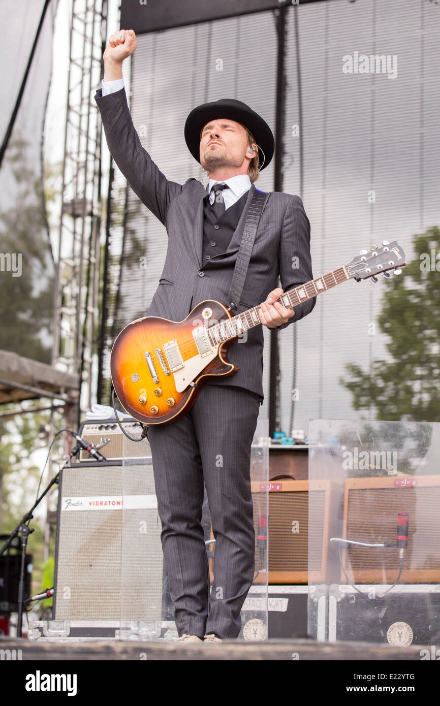 Manchester, Tennessee, USA. 13th June, 2014. Guitarist NALLE COLT of ...