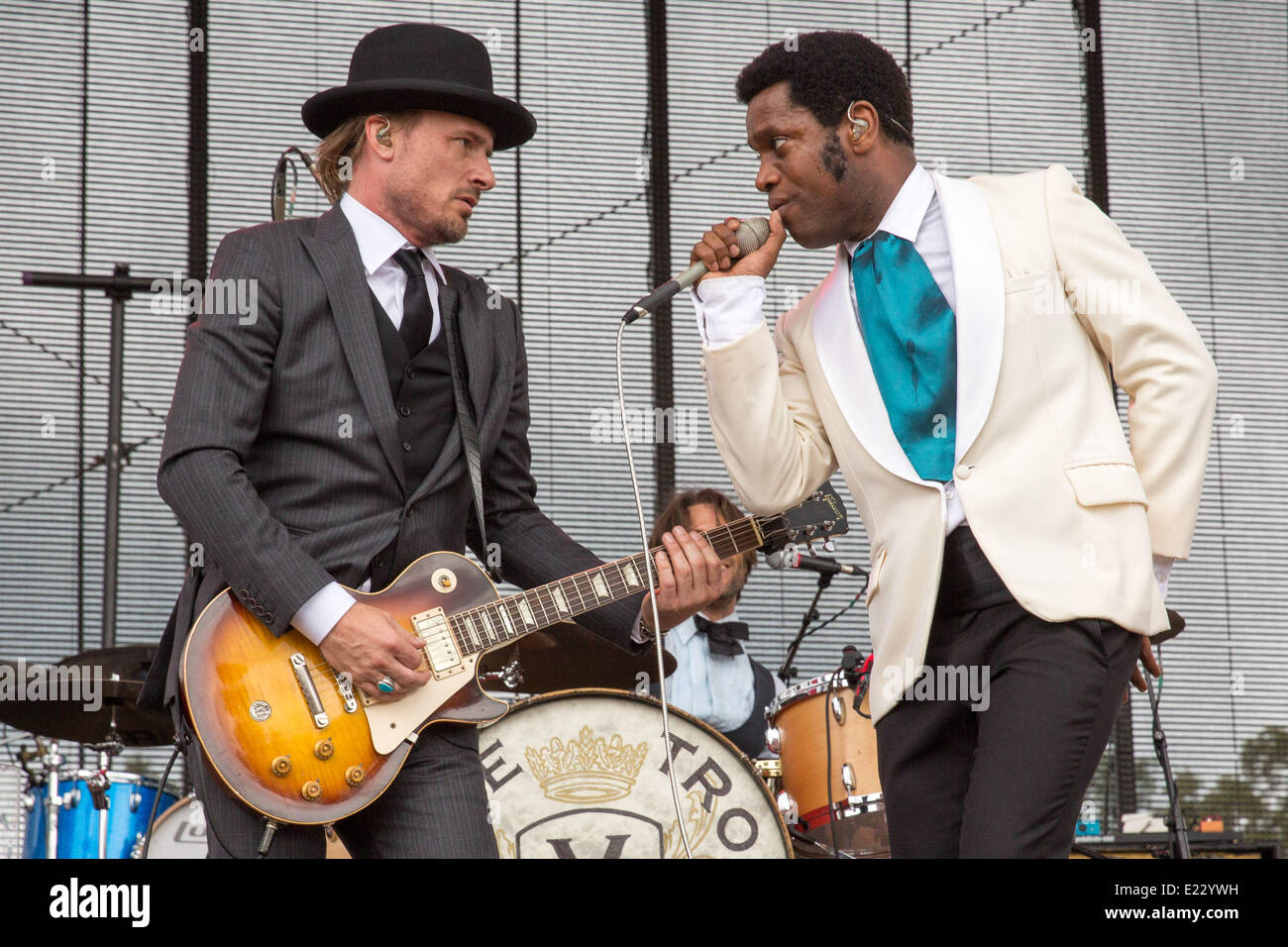 Vintage trouble perform hi-res stock photography and images - Alamy