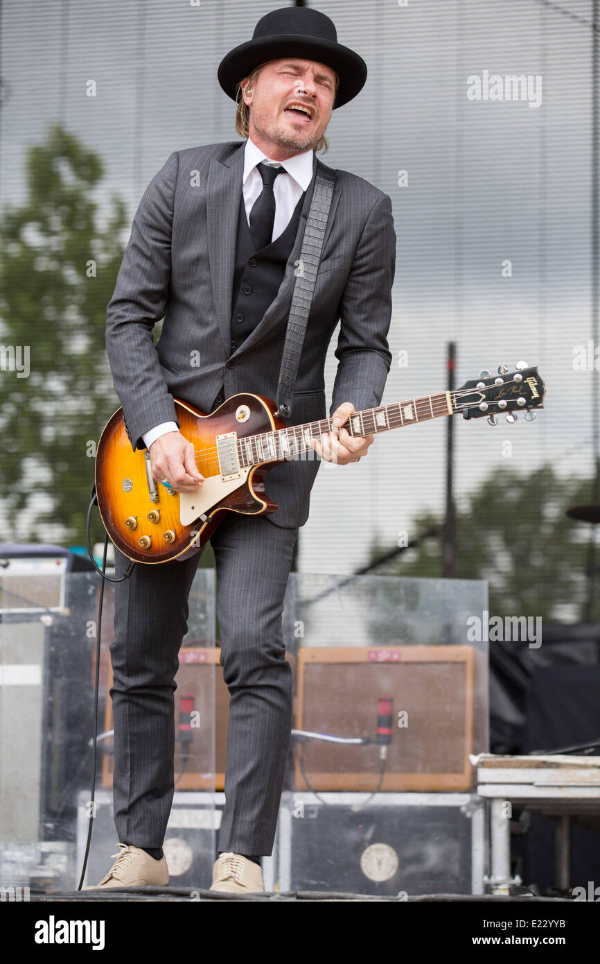 Manchester, Tennessee, USA. 13th June, 2014. Guitarist NALLE COLT of ...