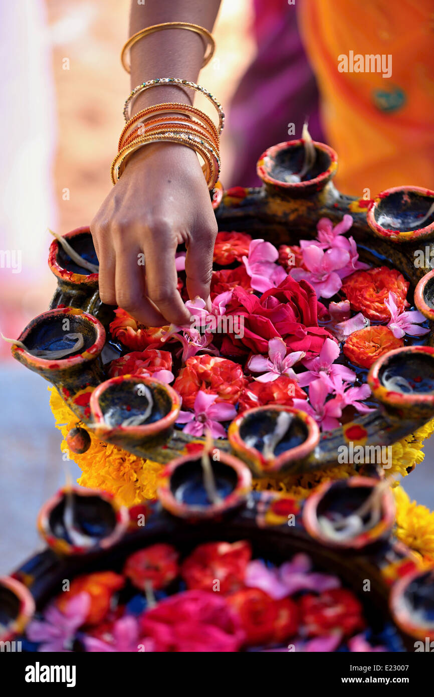 Hinduism ceremony hi-res stock photography and images - Alamy