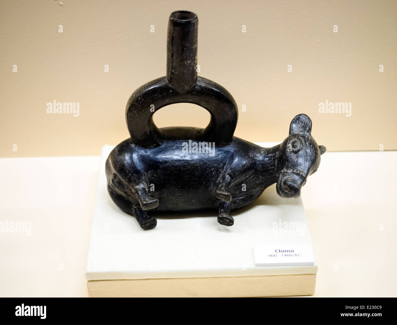 Chimu vessel hi-res stock photography and images - Alamy