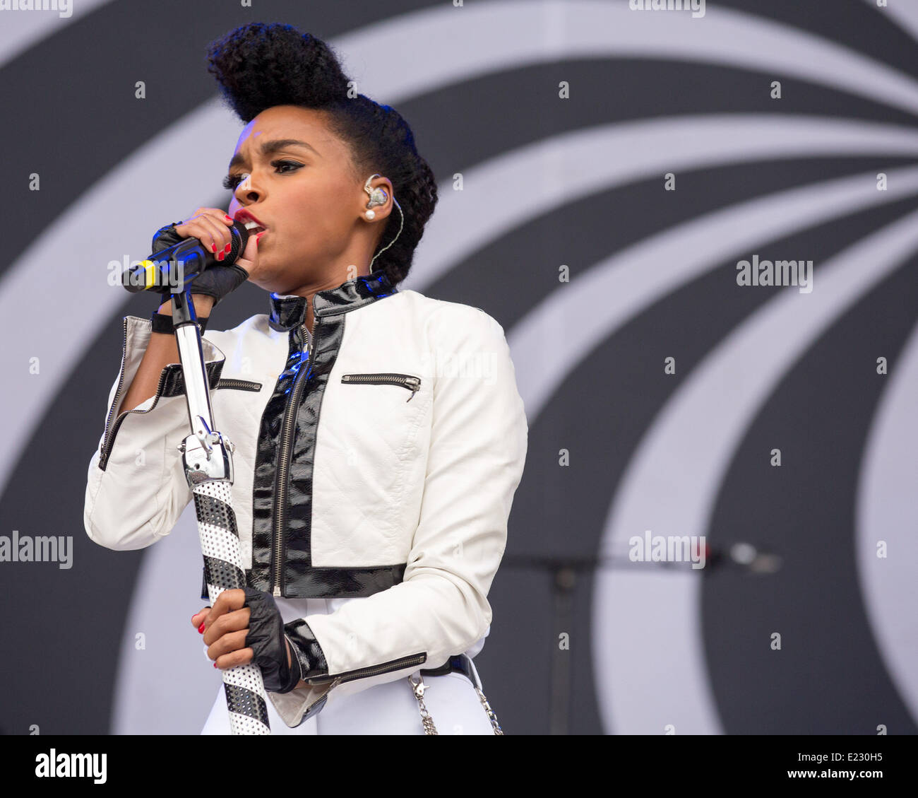 Janelle monae singer hi-res stock photography and images - Alamy