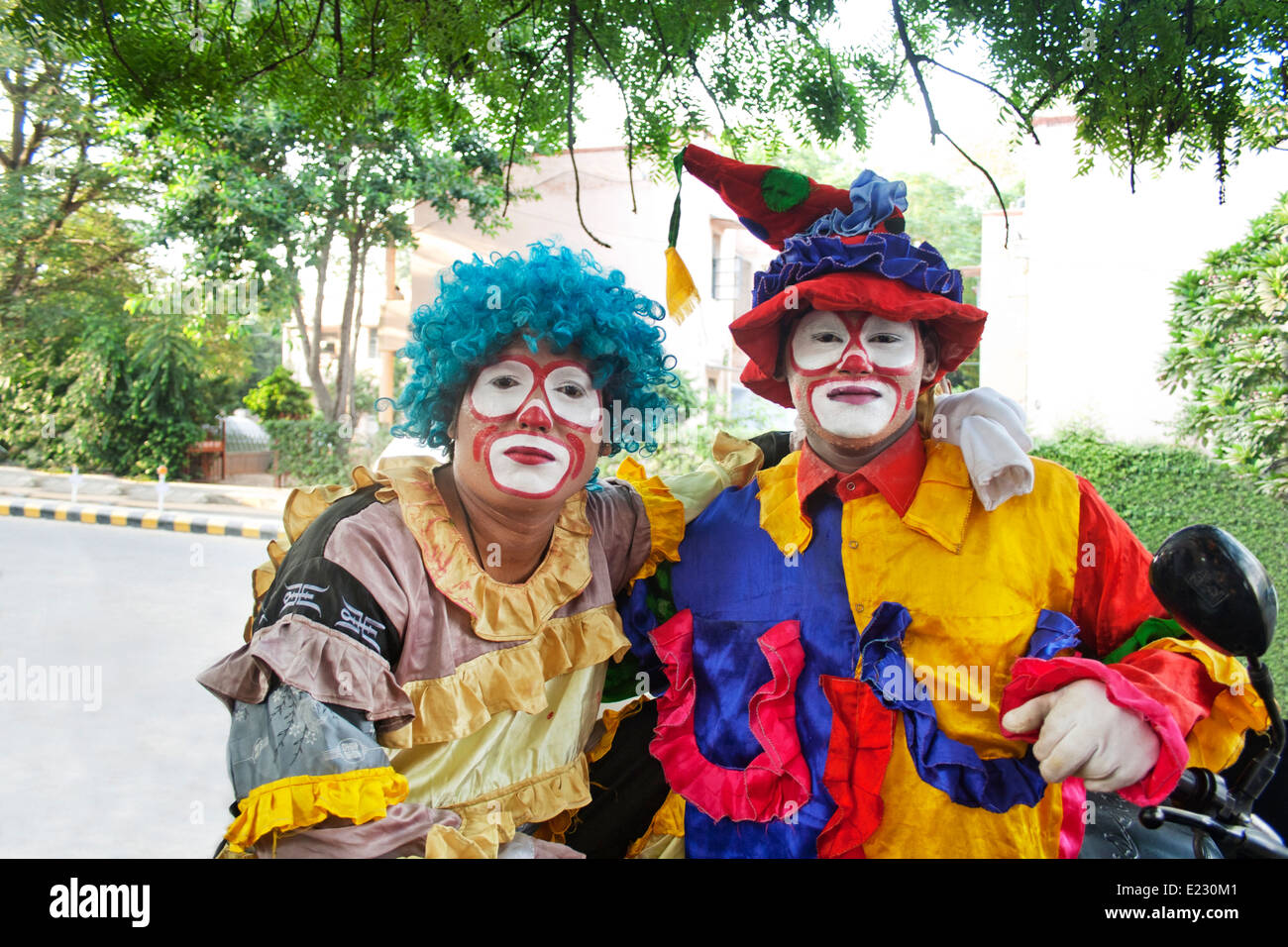 TWO MEN CIRCUS CLOWN OF MARKET Stock Photo - Alamy