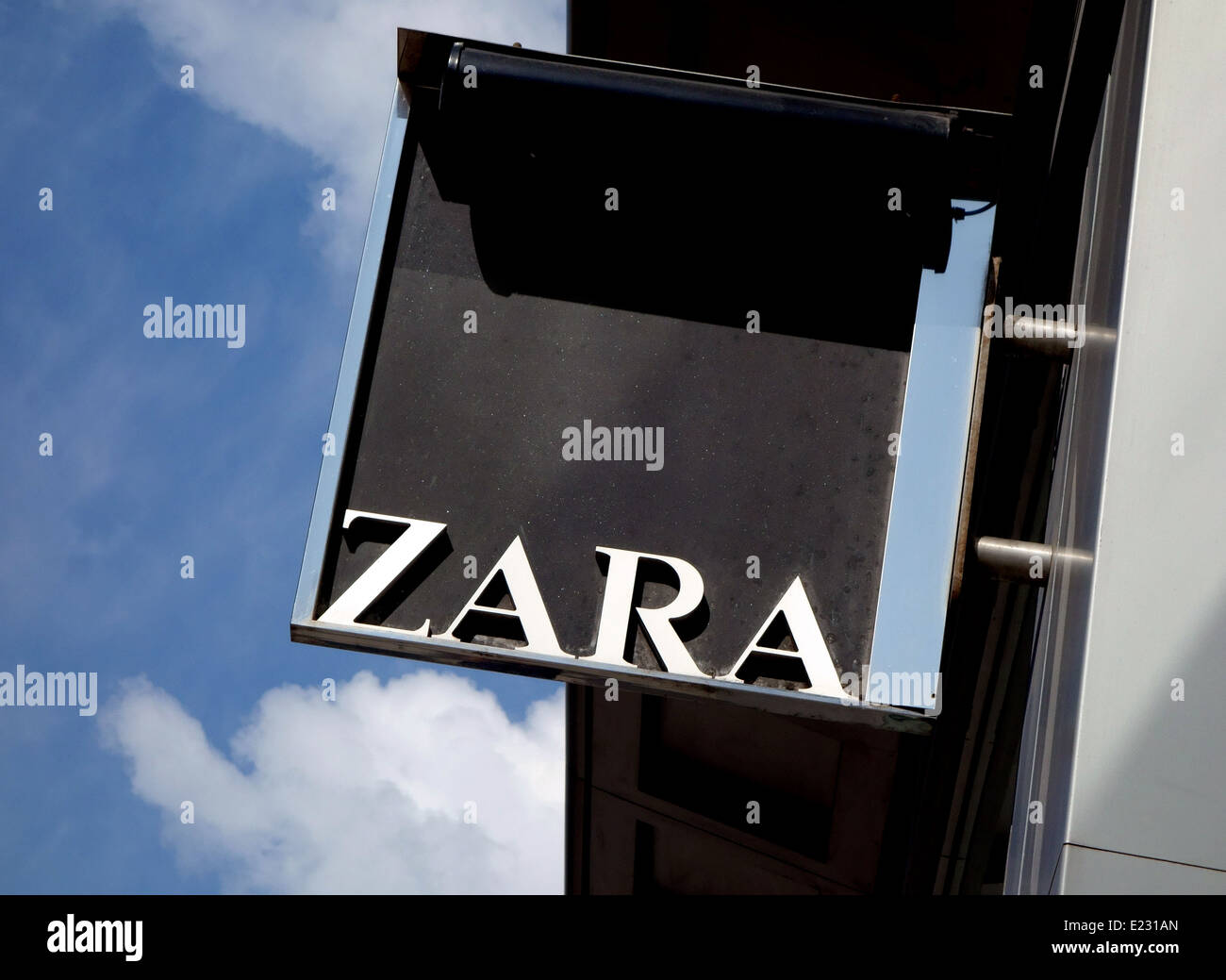 Zara Store Zara Shop High Resolution Stock Photography and Images - Alamy