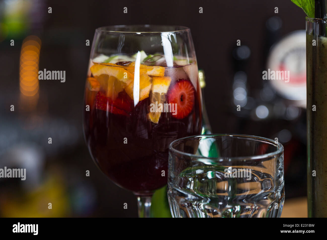 Cosmopolitan cocktail bar hi-res stock photography and images - Alamy