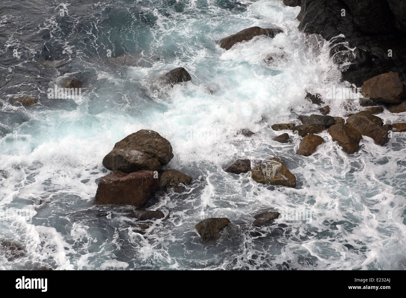 Waves breaking on the rocks Stock Photo - Alamy