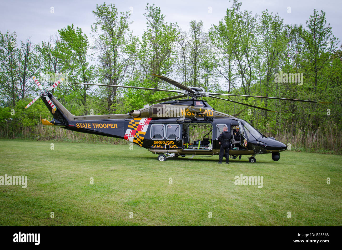 State trooper hi-res stock photography and images - Alamy