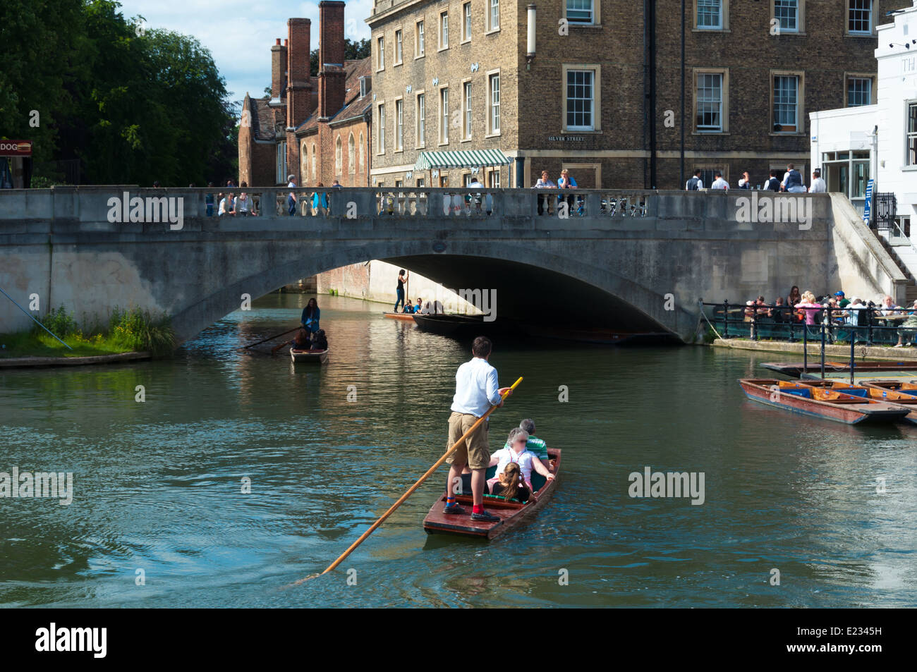 Punting in cambridge university hi-res stock photography and images - Alamy