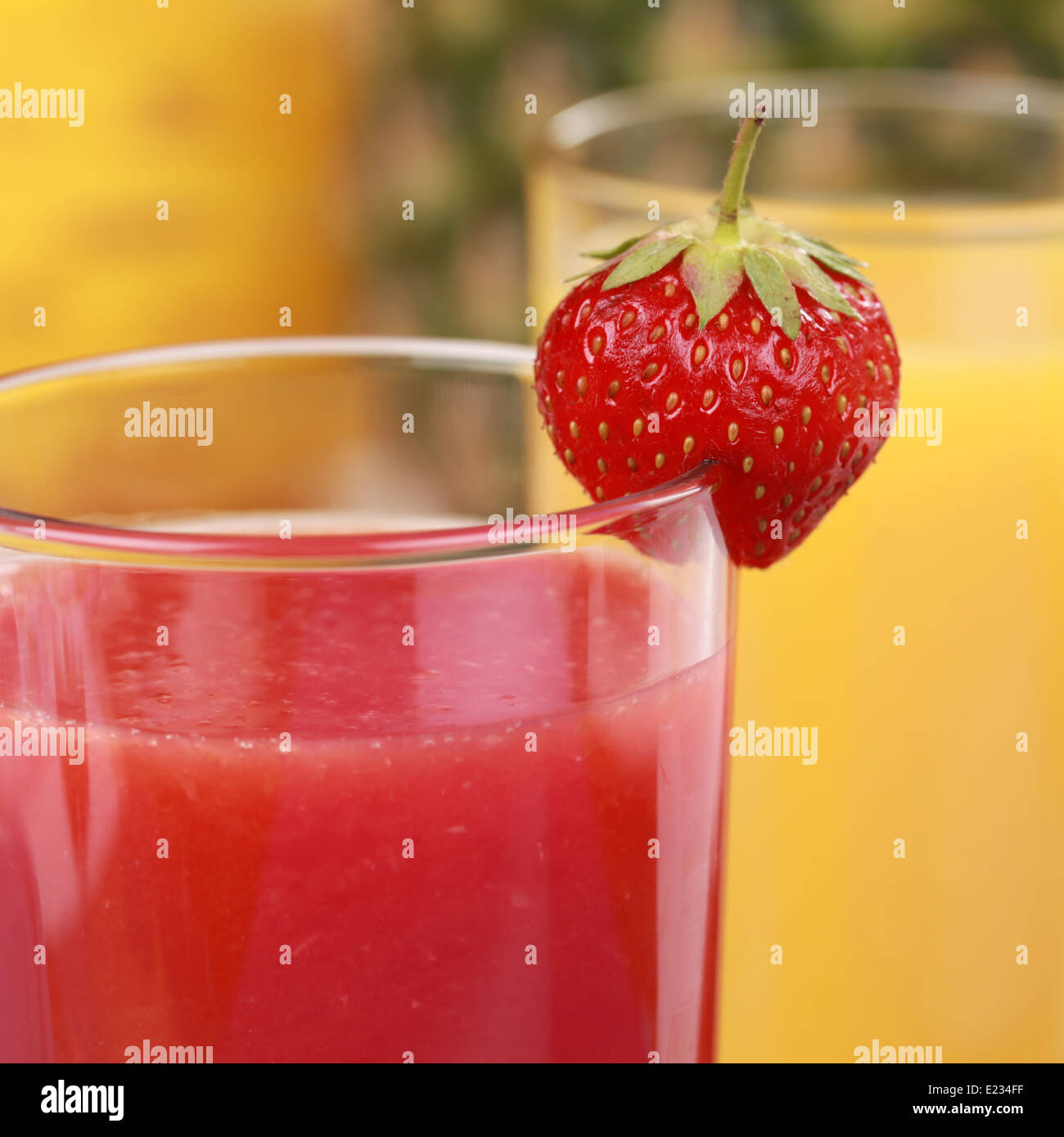 Fruit smoothies made fresh hi-res stock photography and images - Alamy