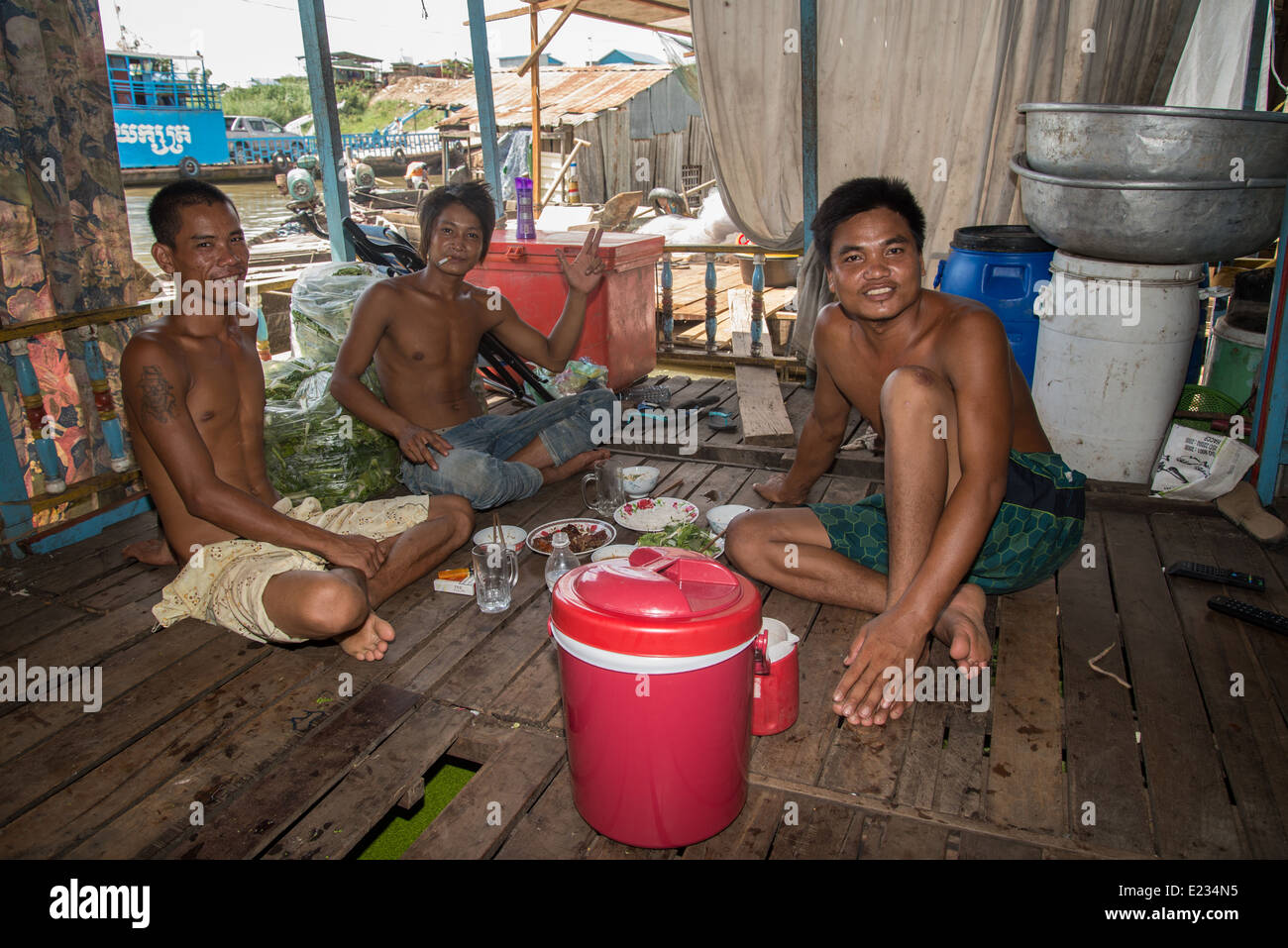 Poverty slums southeast asia hi-res stock photography and images - Alamy