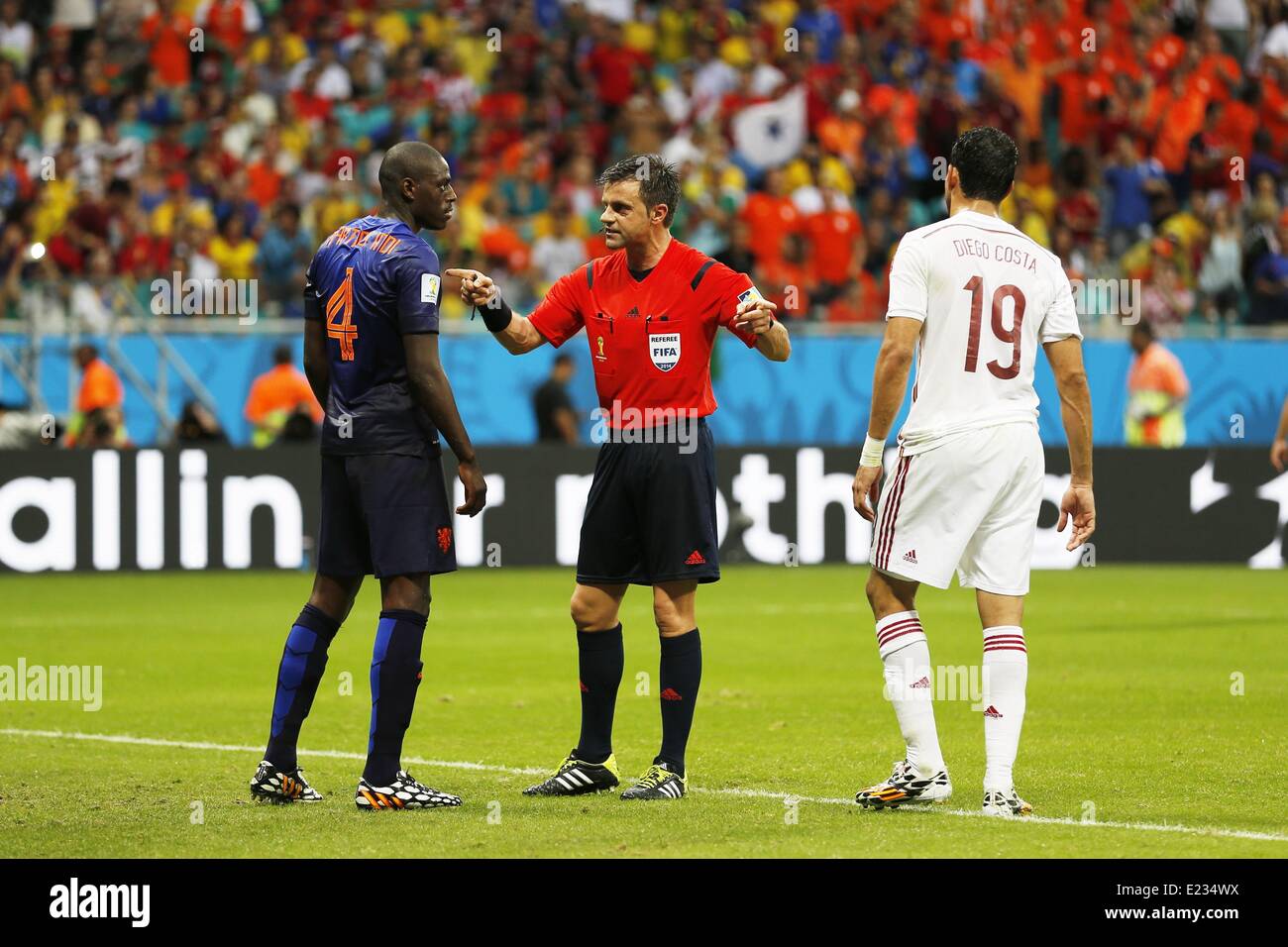 Bruno costa referee hi-res stock photography and images - Alamy