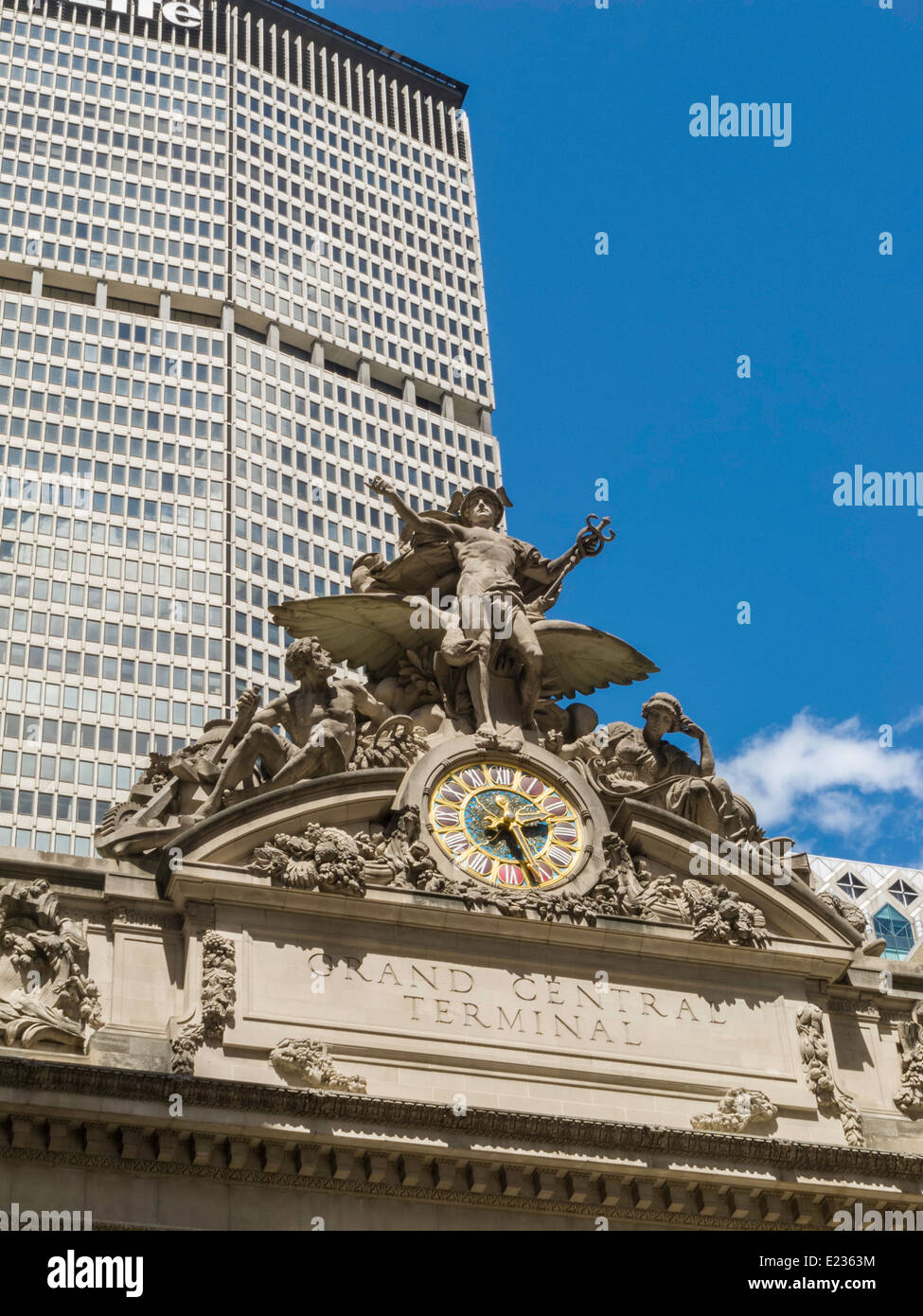 Sculpture and Clock, Grand Central Terminal, NYC, USA Stock Photo - Alamy