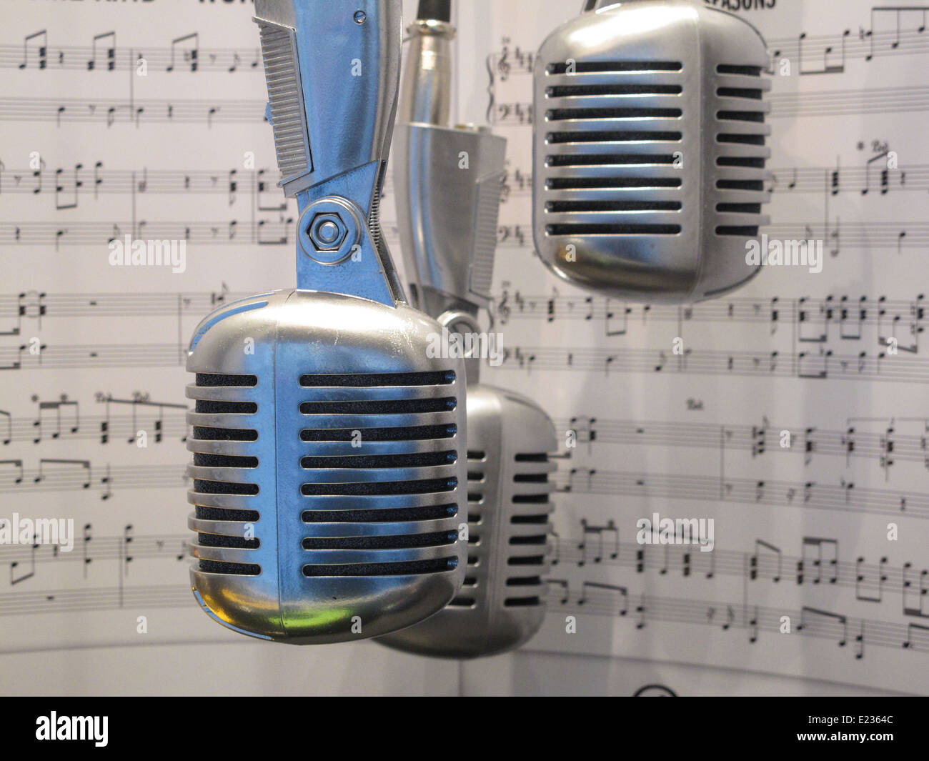 Microphone music sheet hi-res stock photography and images - Alamy
