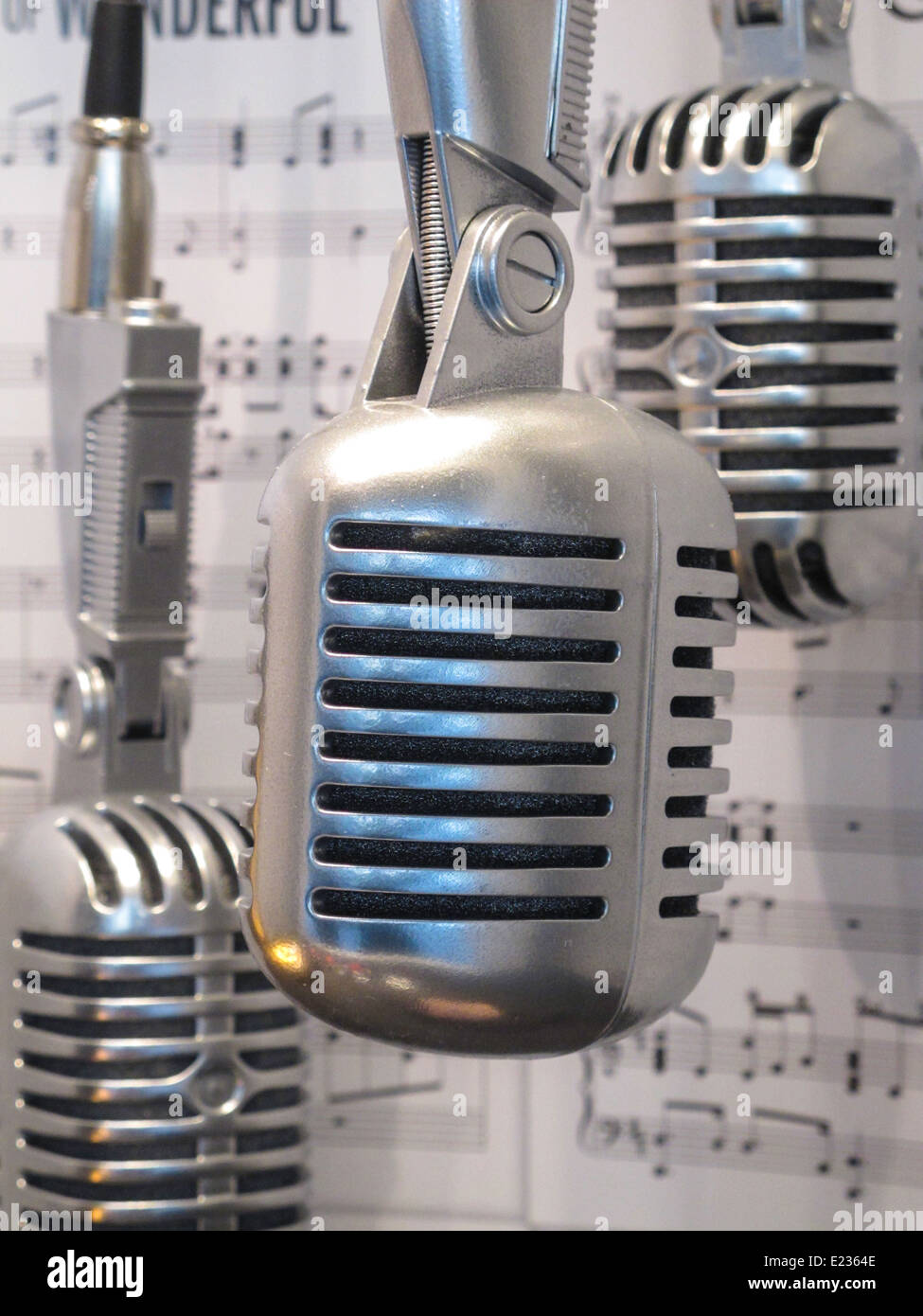 Microphone music sheet hi-res stock photography and images - Alamy