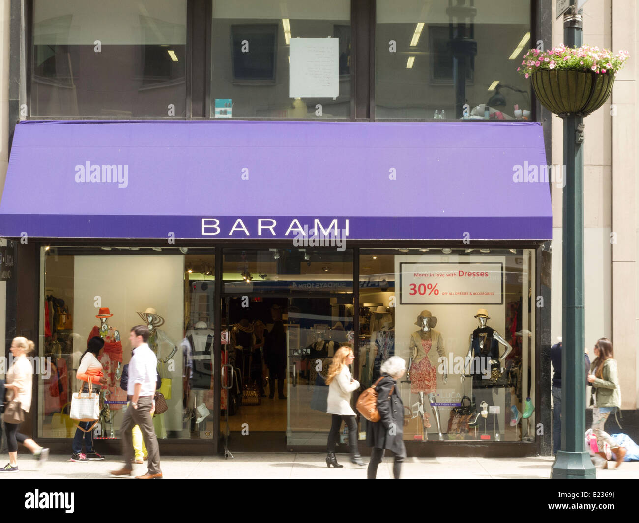 Barami Storefront on Fifth Avenue, NYC, USA Stock Photo - Alamy