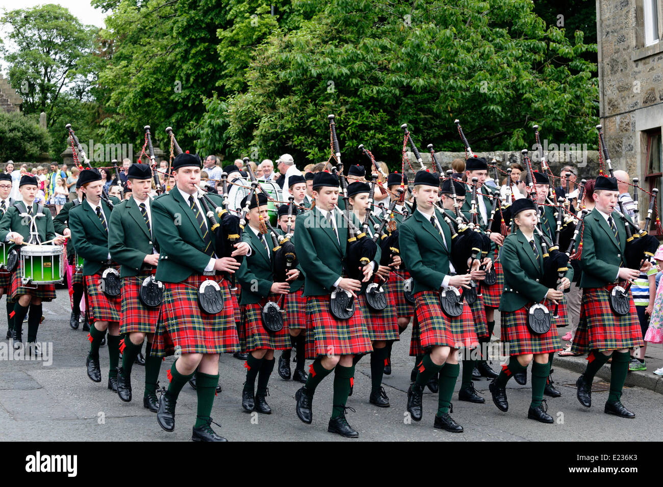 Scottish marching pipe band High Resolution Stock Photography and ...