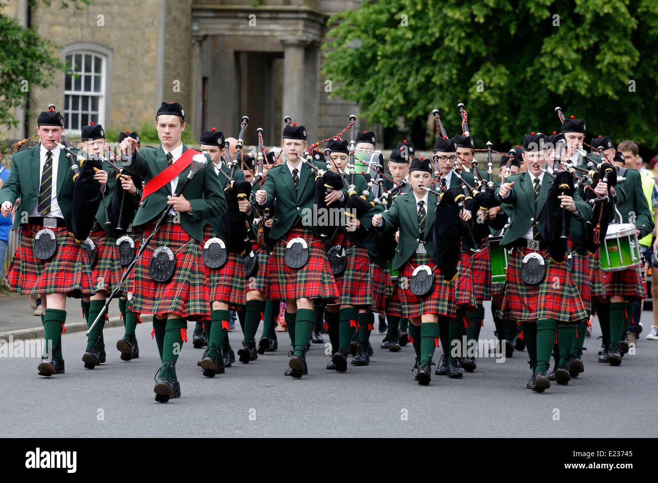 Scottish marching pipe band hi-res stock photography and images - Alamy