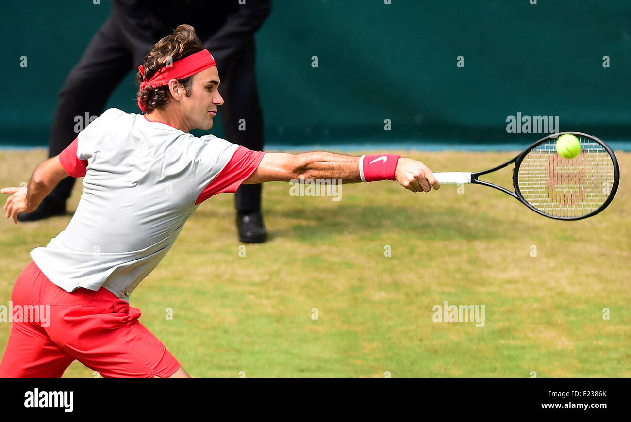 Roger federer after winning match hi-res stock photography and images ...