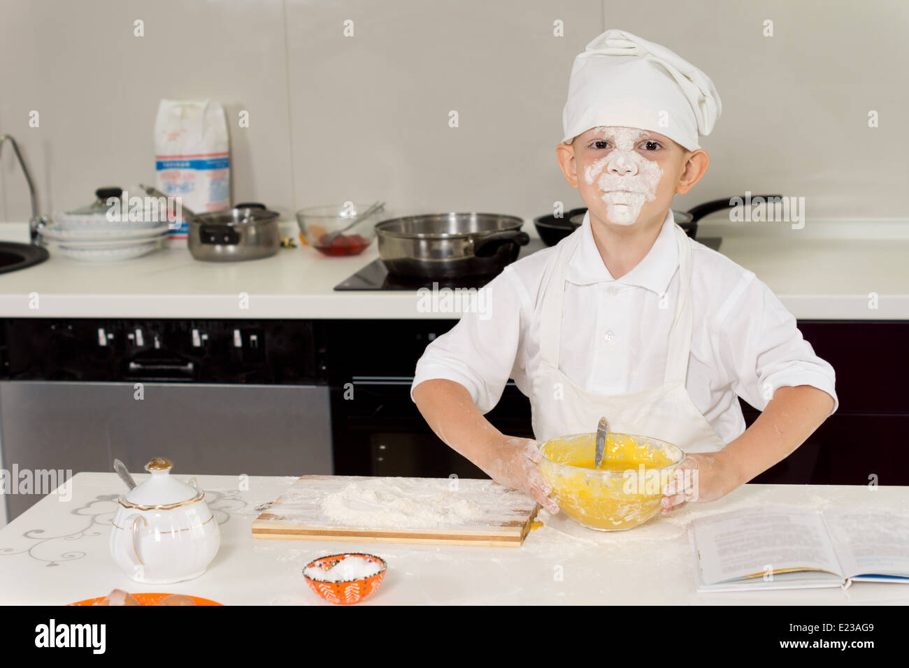 Chef with toque mixing bowl hi-res stock photography and images - Alamy