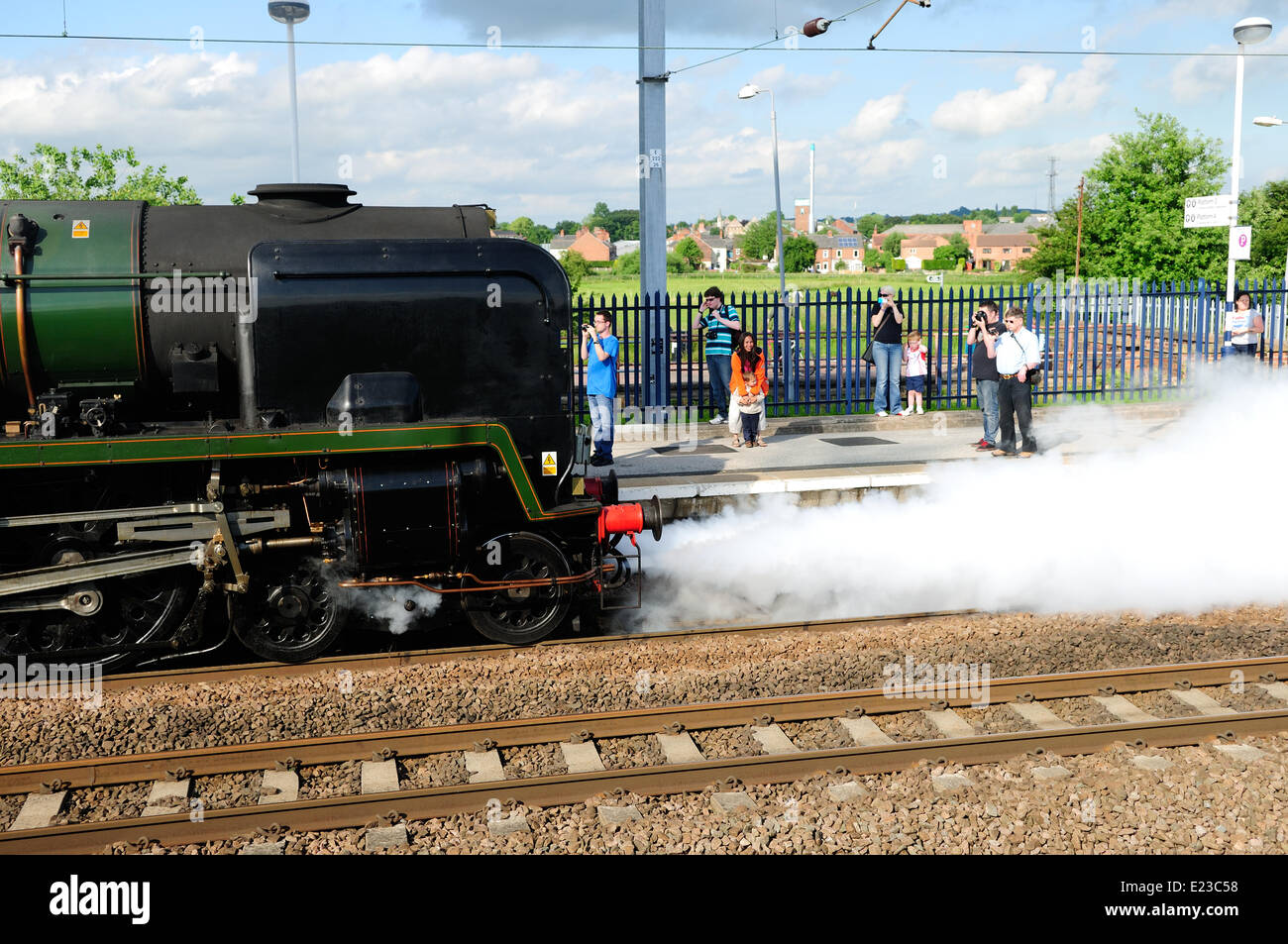 Retford, North Nottinghamshire, UK. 14th June, 2014. Steam engine 34046 ...