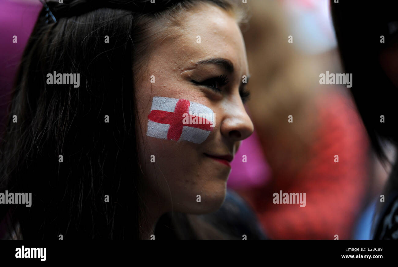 Young female football fan st hi-res stock photography and images - Alamy