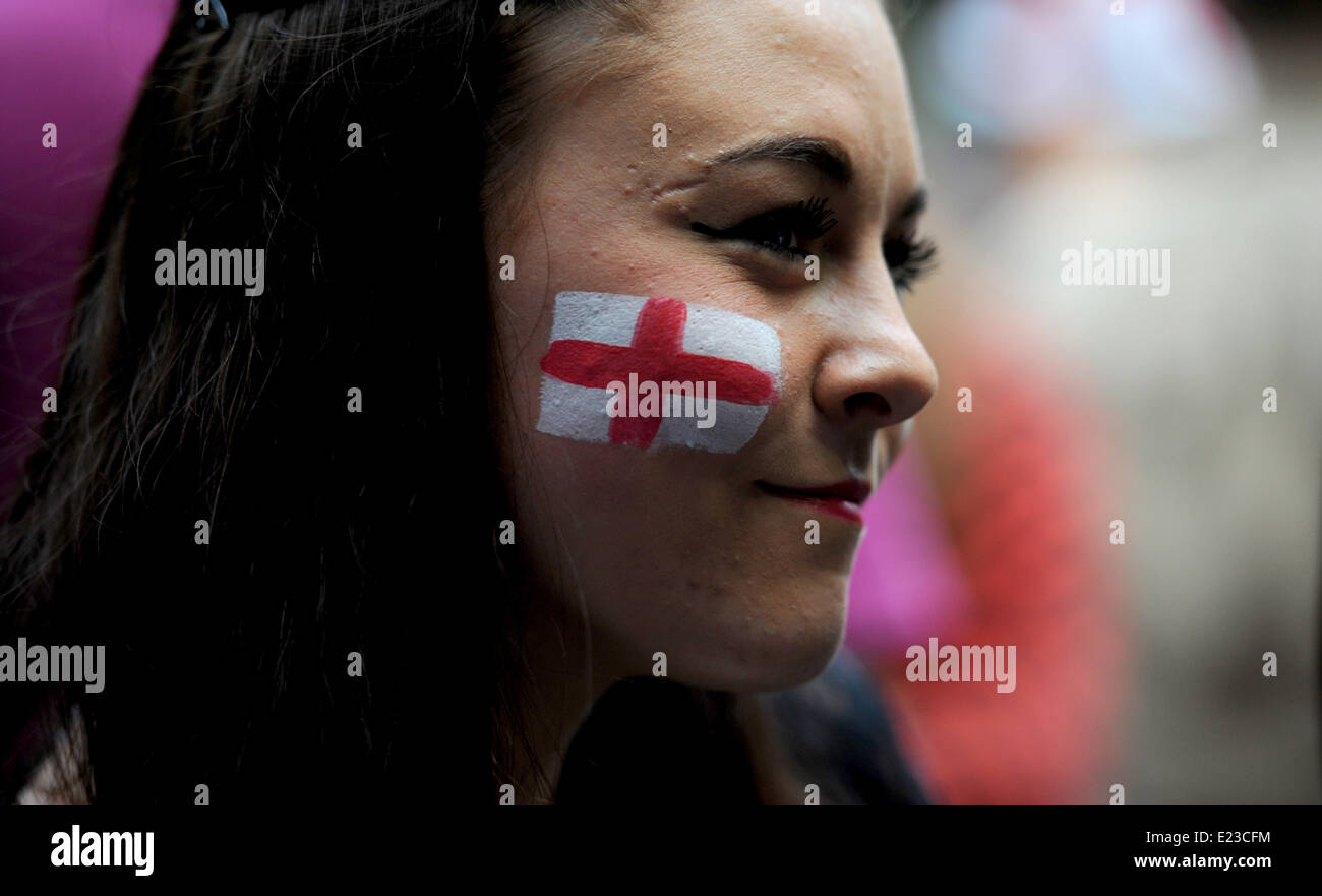 England soccer fan female hi-res stock photography and images - Alamy