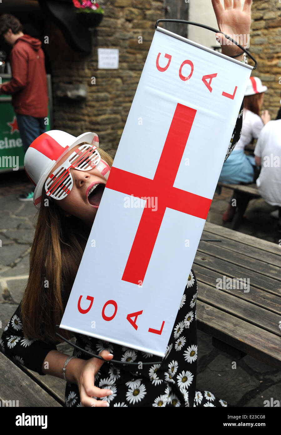 England female football fan hi-res stock photography and images - Alamy