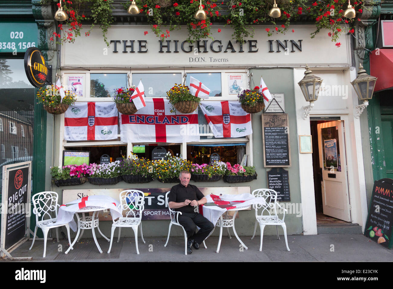Football pub hi-res stock photography and images - Alamy