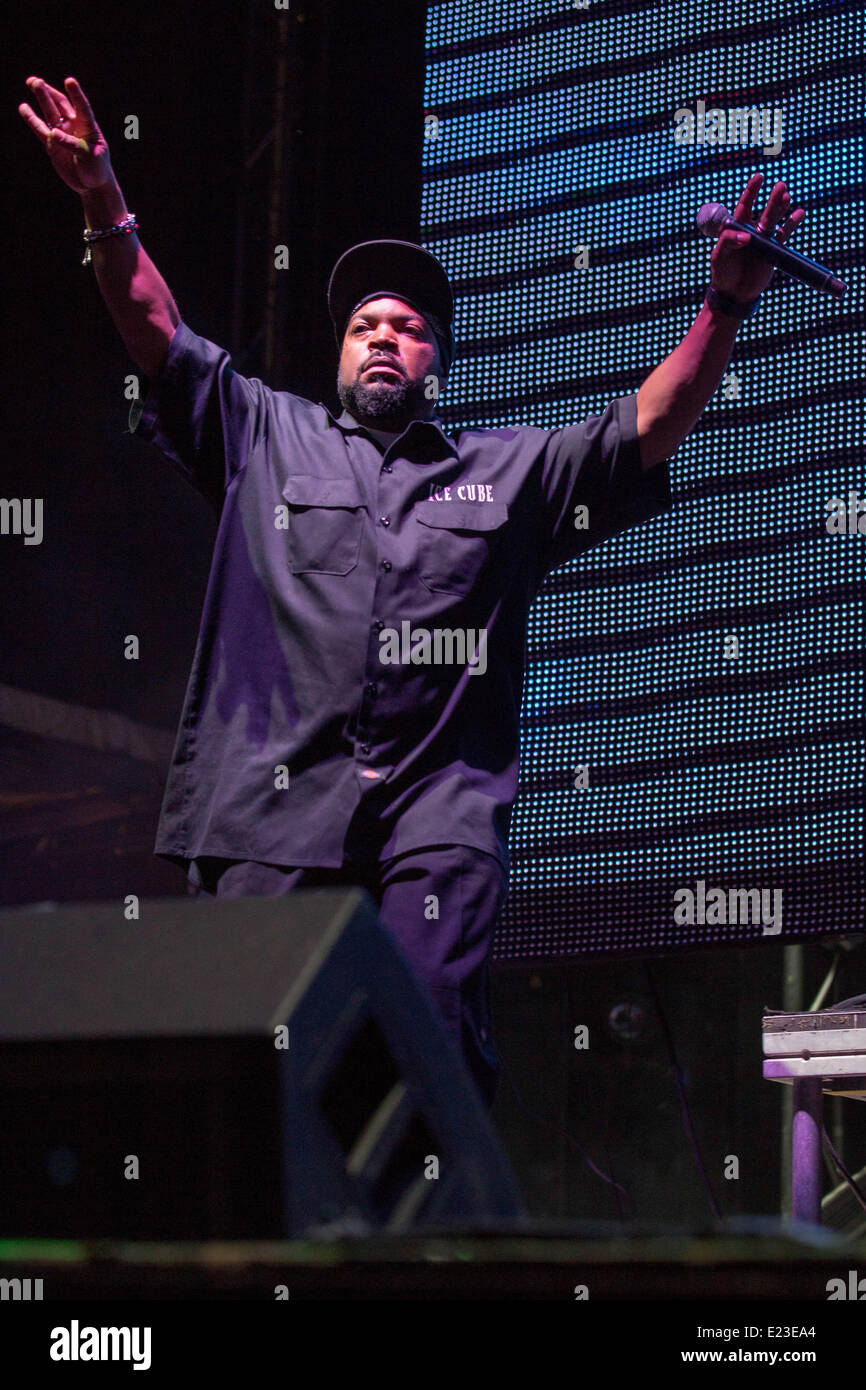 Rapper ice cube hi-res stock photography and images - Alamy