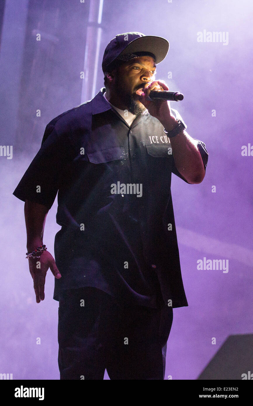 Rapper ice cube hi-res stock photography and images - Alamy