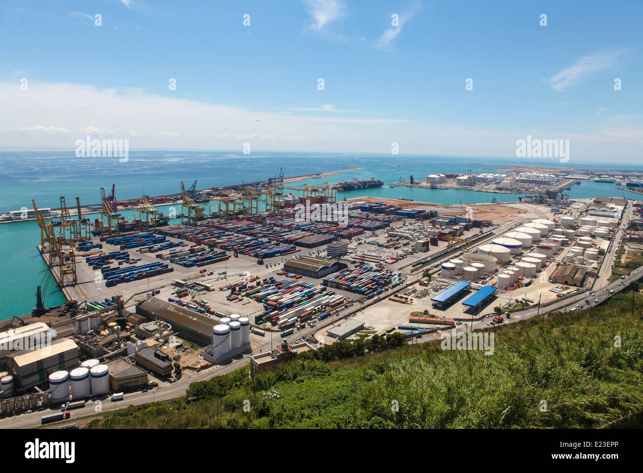 Container ship port of barcelona hi-res stock photography and images ...