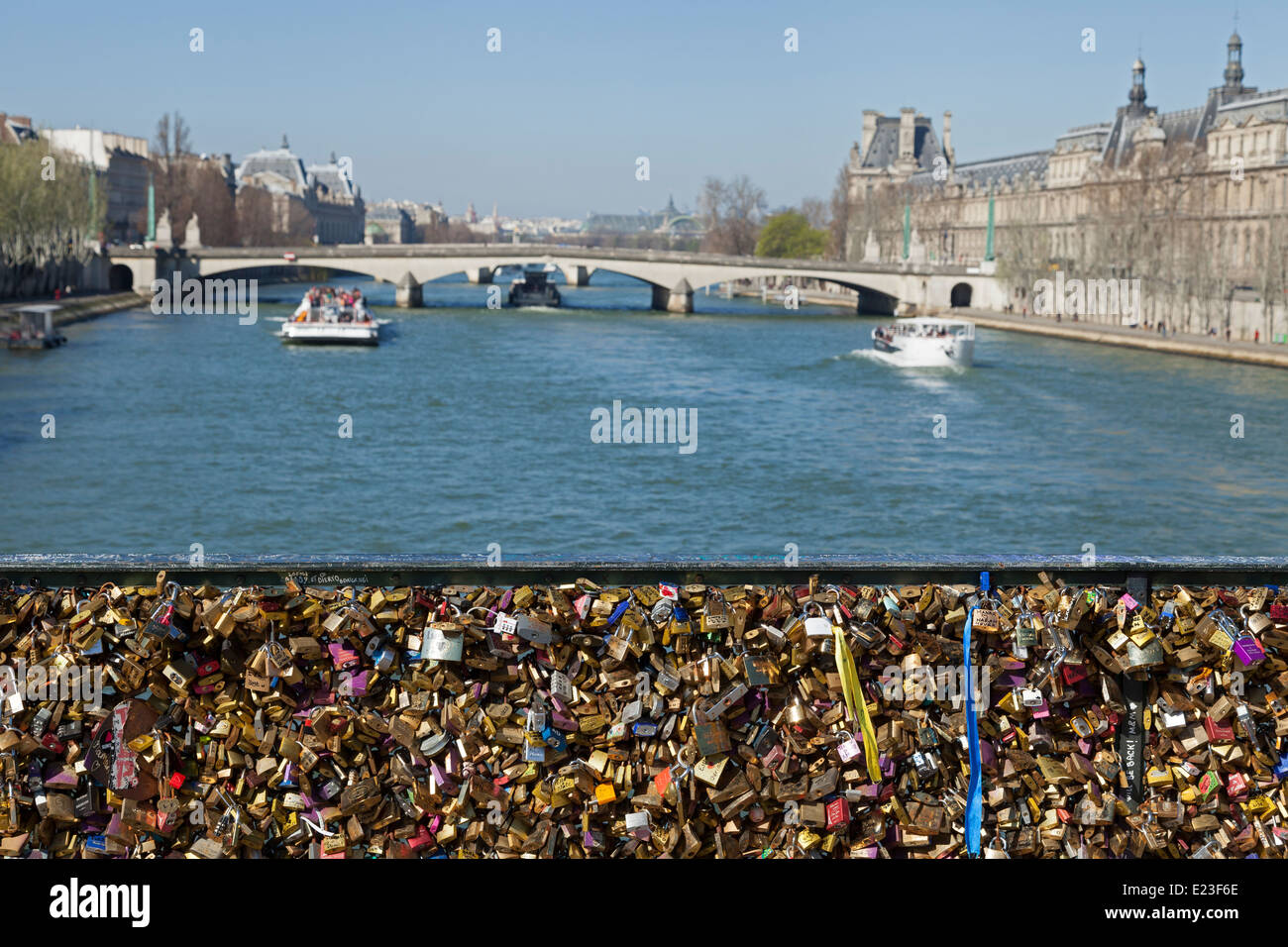 Love locks (since removed) on the Pont des Arts, Paris, France Stock ...