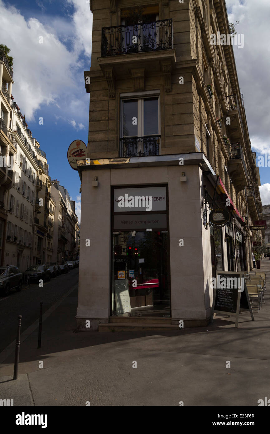 The corner of Rue Troyon and Avenue Mac-Mahon, Paris, where Edith Piaf ...