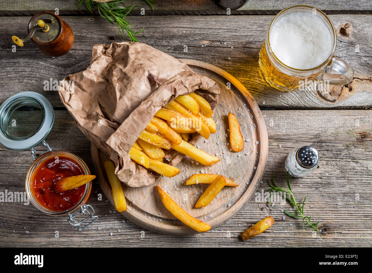 Dark beer and fries hi-res stock photography and images - Alamy