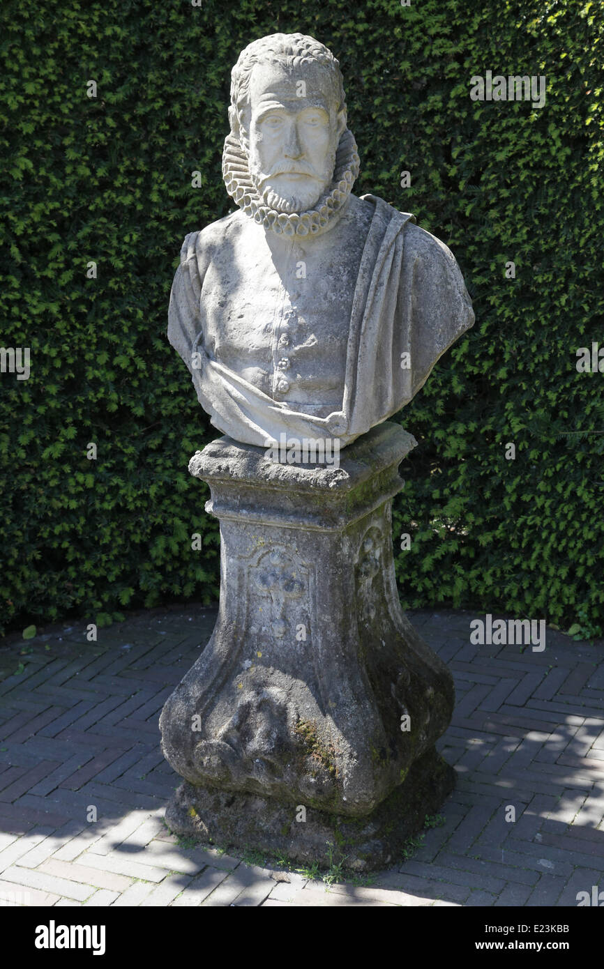 carolus clusius.charles de lécluse.statue.botanist 1526-1609 Stock ...