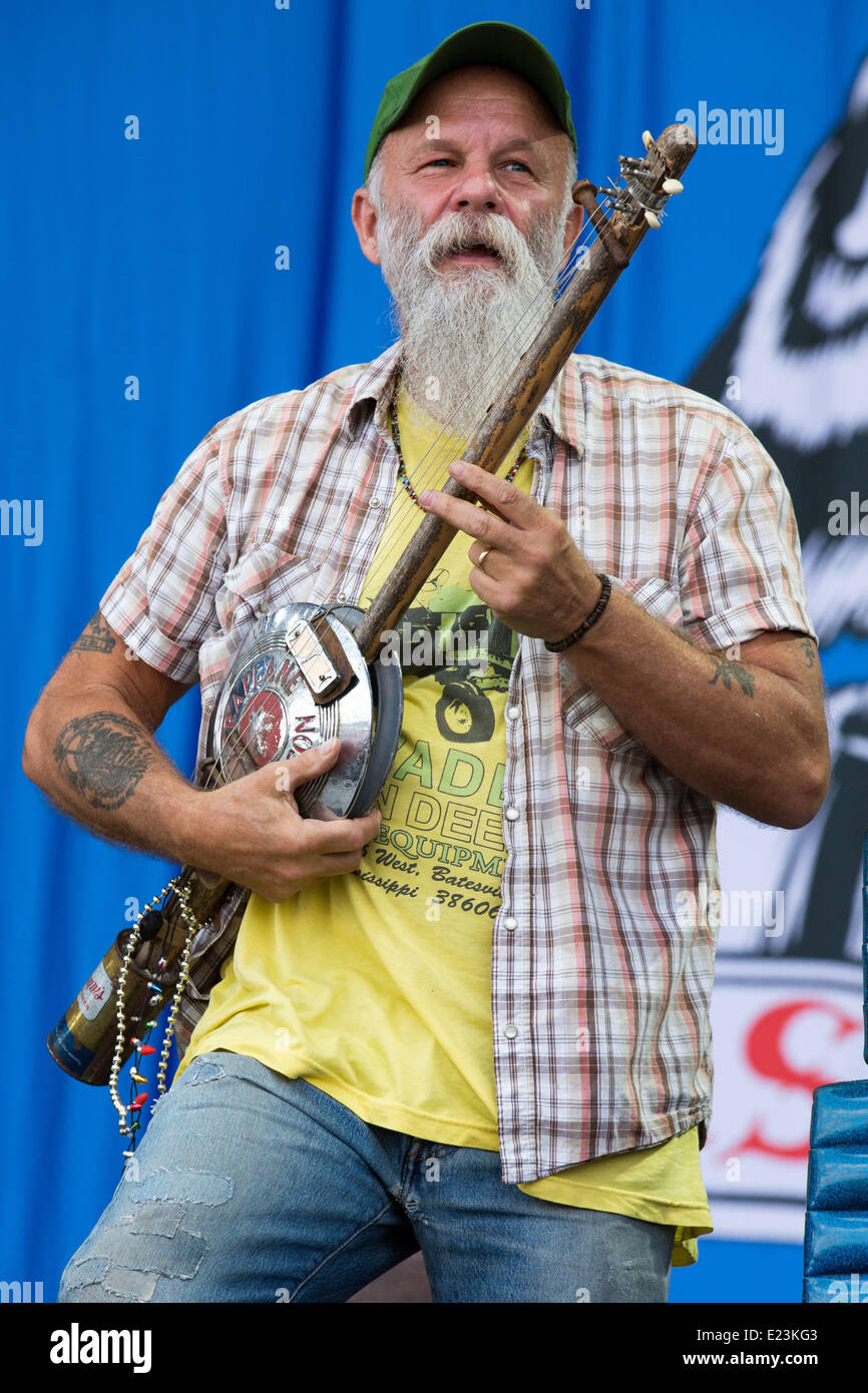 Manchester, Tennessee, USA. 14th June, 2014. Musician STEVEN WOLD of ...