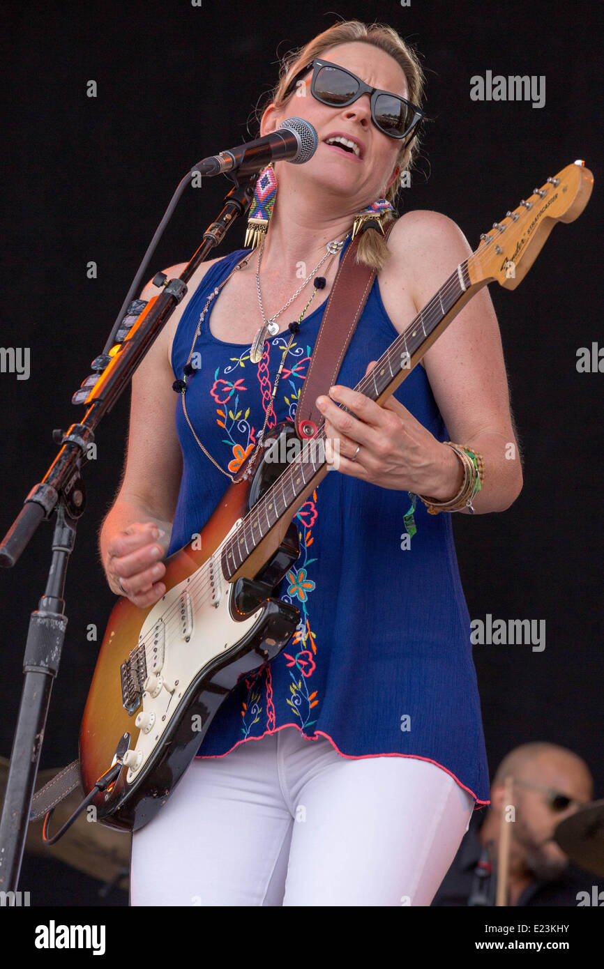 Manchester, Tennessee, USA. 14th June, 2014. SUSAN TEDESCHI of Tedeschi ...