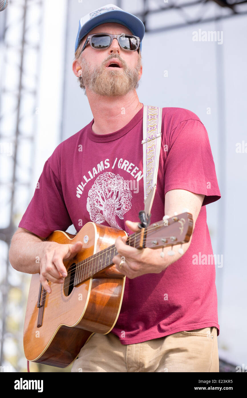 Cake vocalist hi-res stock photography and images - Alamy