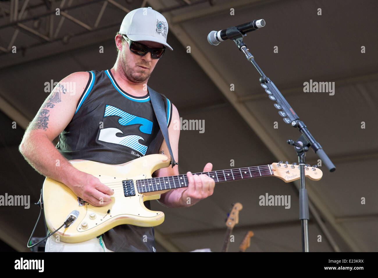 Manchester, Tennessee, USA. 14th June, 2014. MILES DOUGHTY of Slightly ...