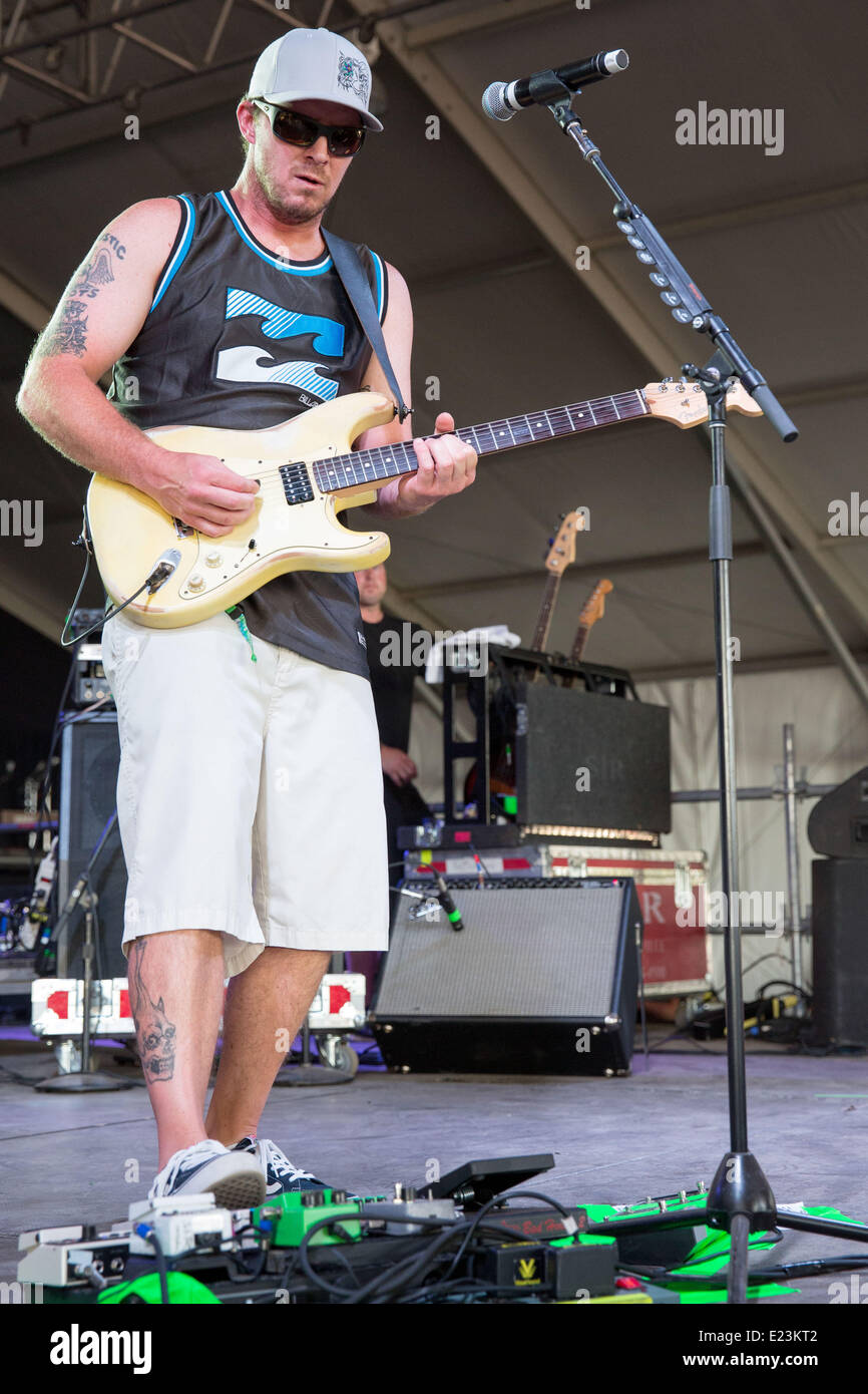 Manchester, Tennessee, USA. 14th June, 2014. MILES DOUGHTY of Slightly ...
