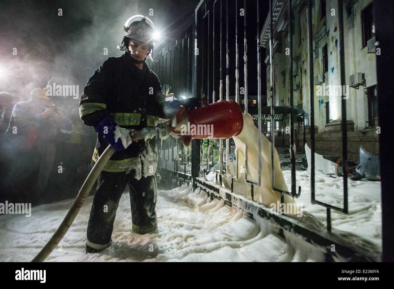 A Ukrainian firefighter extinguish a fire after pro-Ukrainian ...