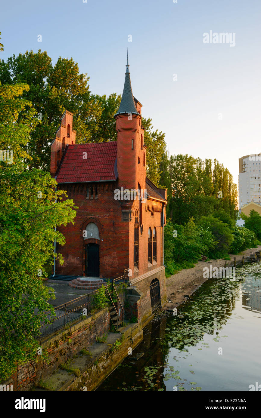 KALININGRAD, RUSSIA - JUNE 8, 2014: Old German architecture, bridge ...