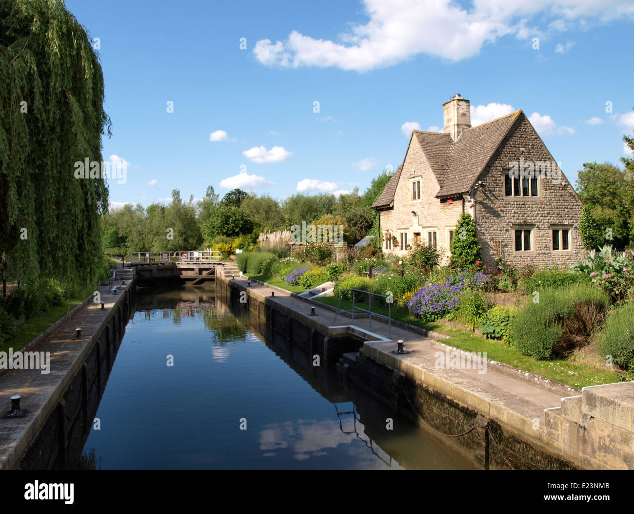 Iffley Lock, River Thames, Oxford, UK Stock Photo - Alamy