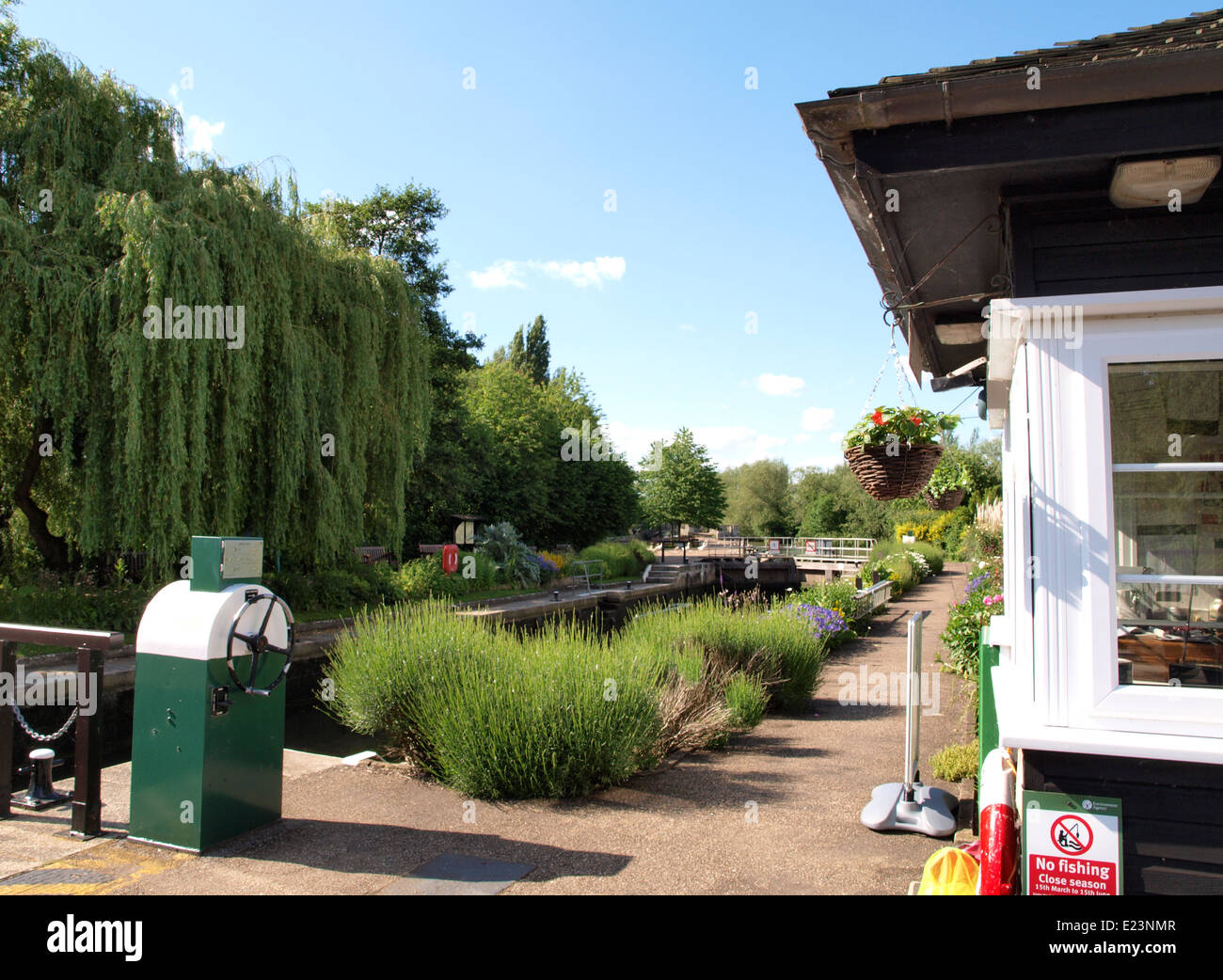 Iffley Lock, River Thames, Oxford, UK Stock Photo - Alamy