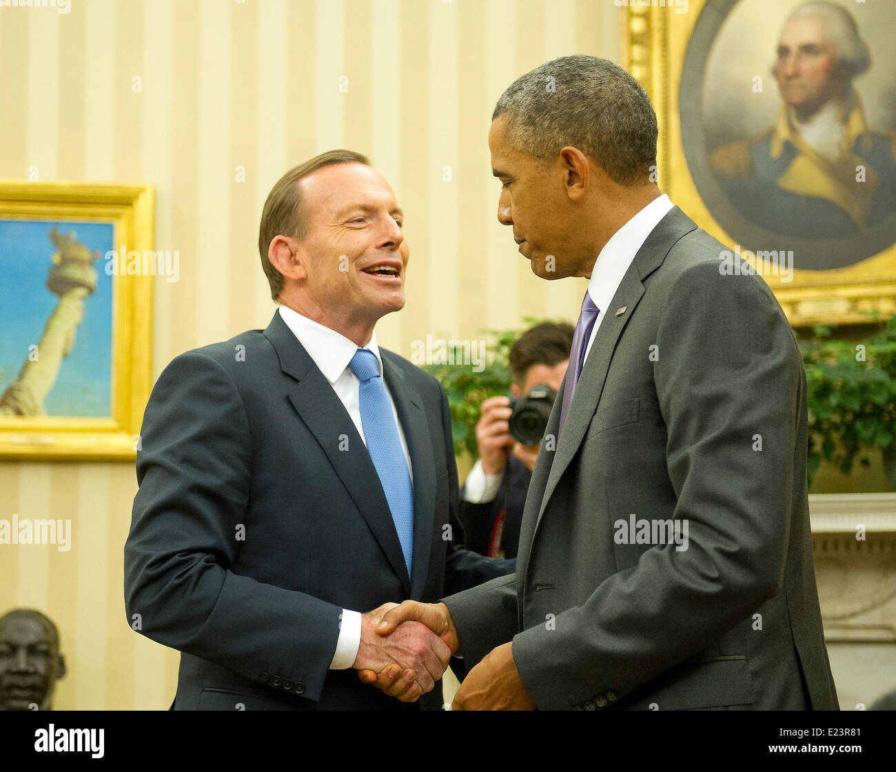 United States President Barack Obama, right, and Prime Minister Tony ...