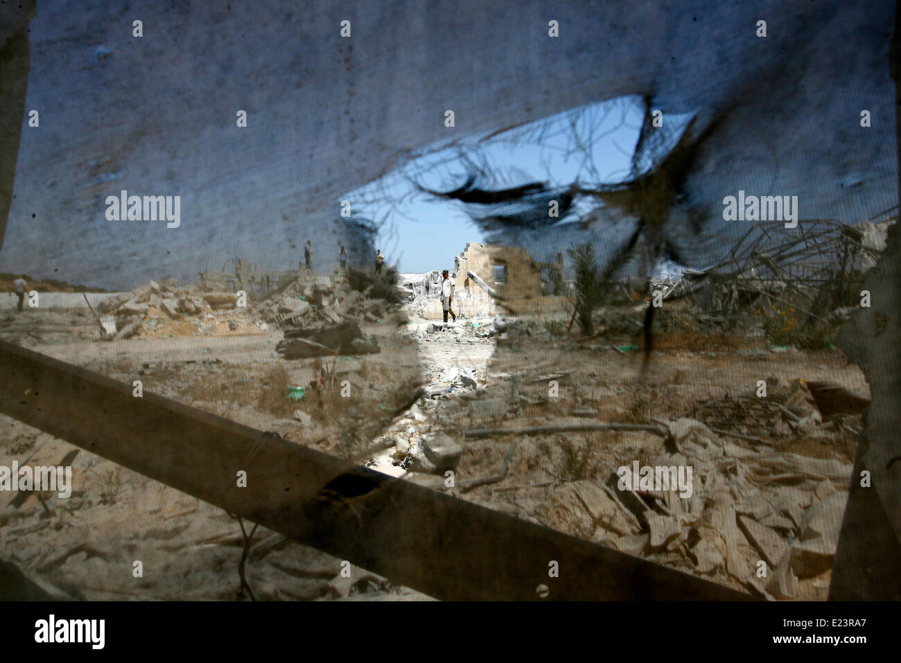 Palestinian walks hi-res stock photography and images - Alamy